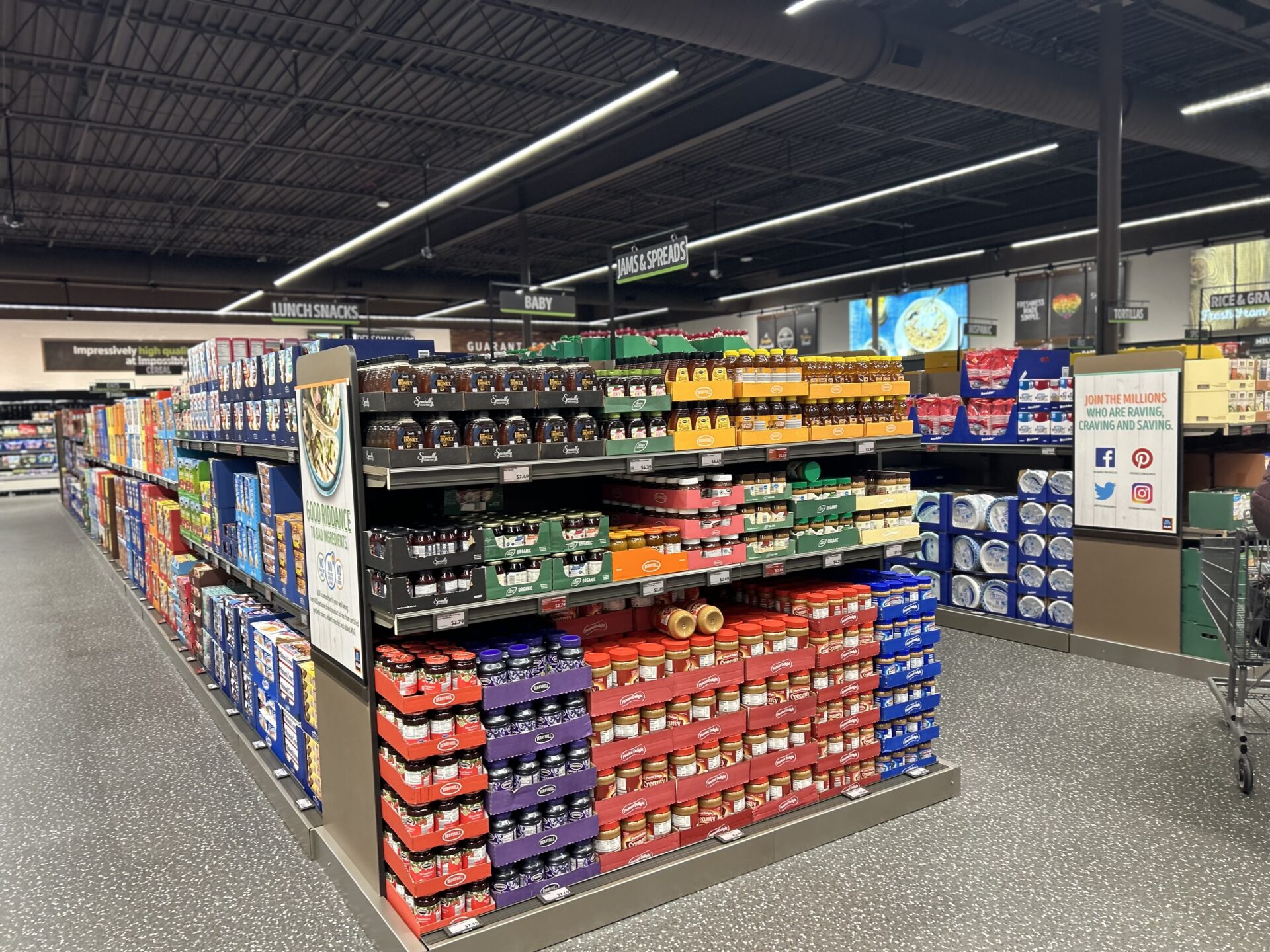 Aldi Food Store Opens at Roosevelt Plaza in Lombard - Connect CRE